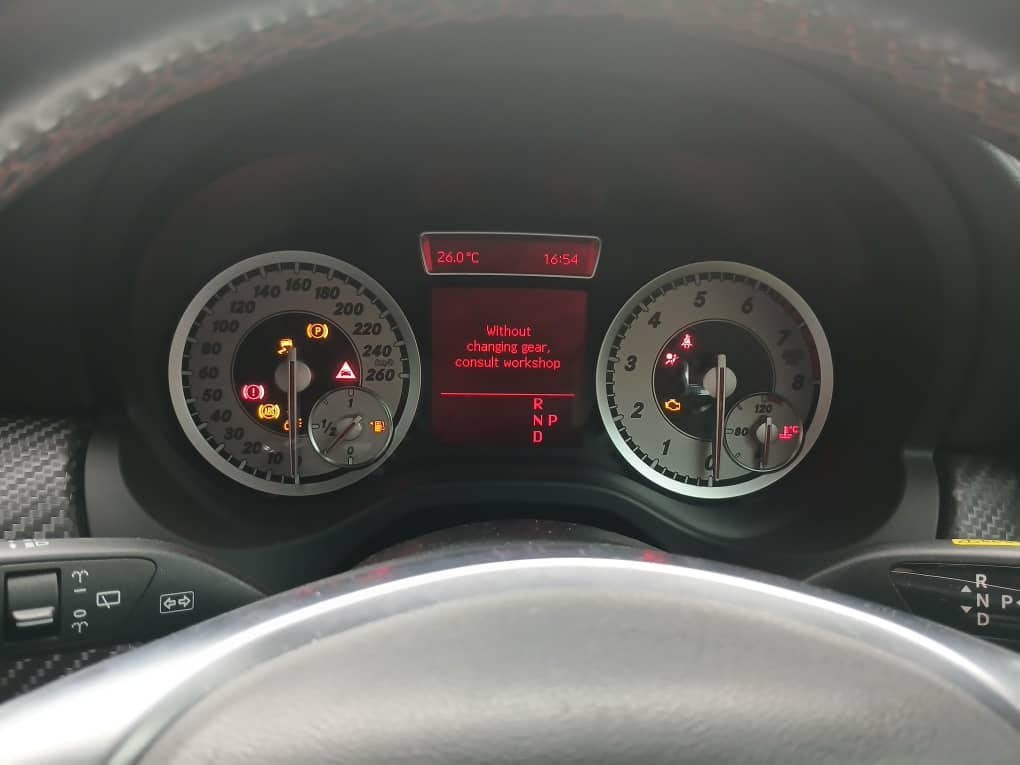 Merc A180 Semua Lampu Warning Menyala + Bunyi Nonstop. Macam Christmas ...